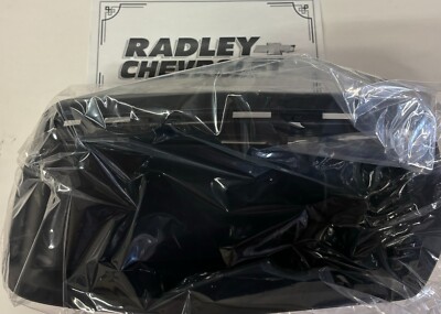 NEW GM OEM LEFT- INSERT- GENERAL MOTORS GMC 84227860 | eBay