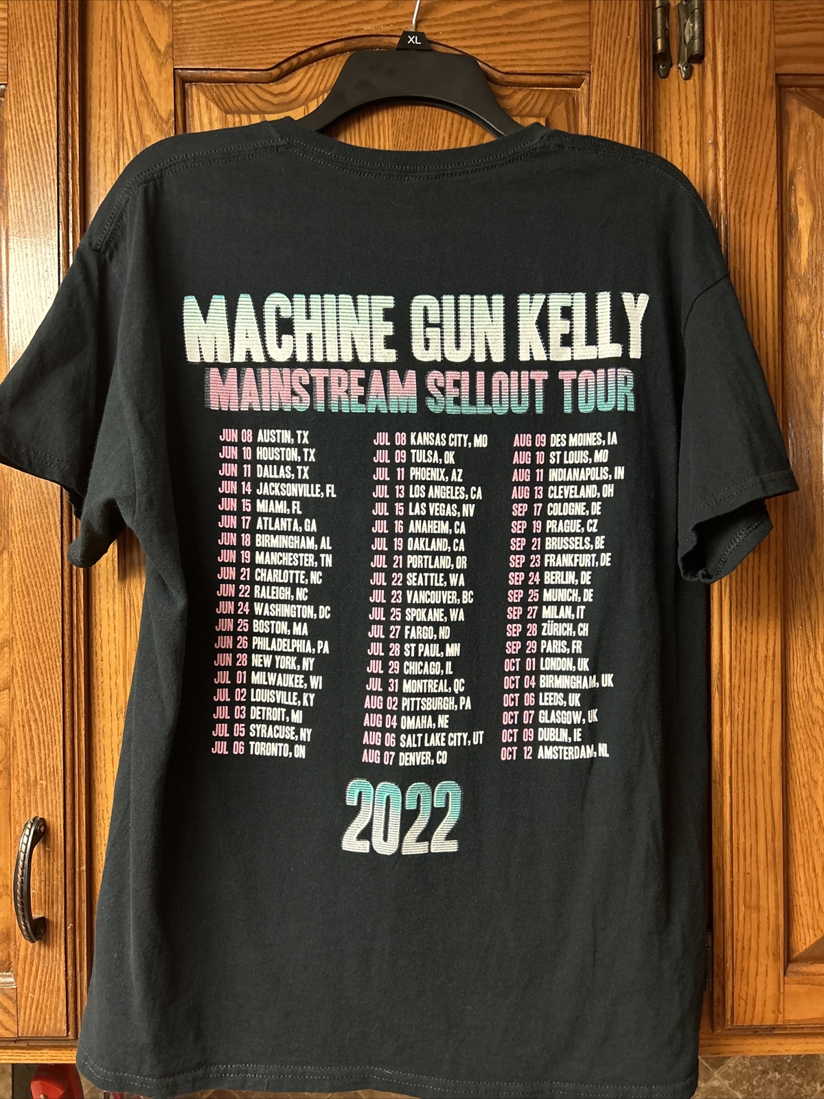 Machine Gun Kelly 2022 MGK Mainstream Sellout Concert… - Gem
