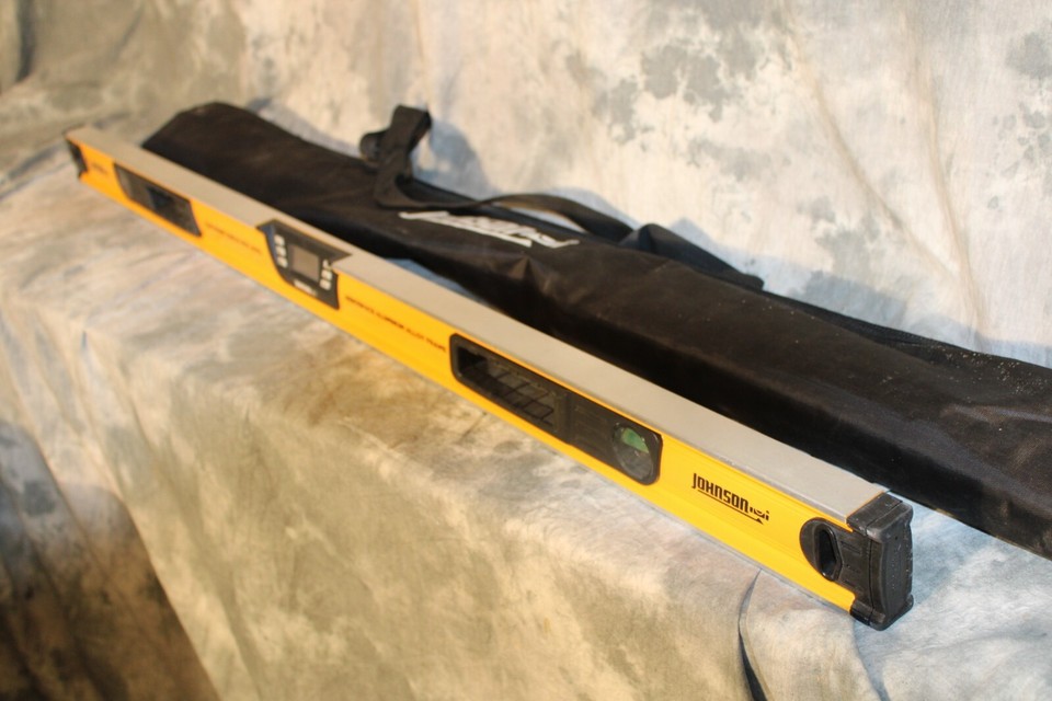 JOHNSON 48" DIGITAL LEVEL 1714-4800 40-7048 - w/ carrying case - pre ...