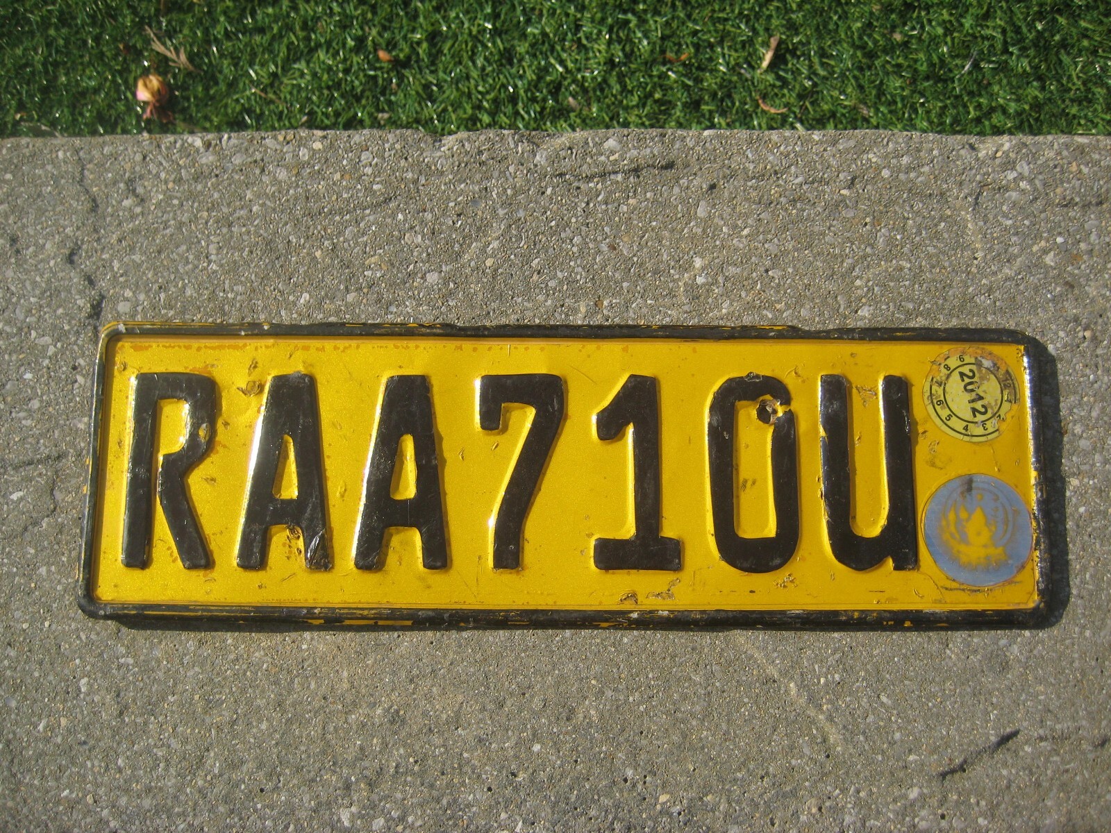 RWANDA AFRICA WITH COUNTRY HOLOGRAM 2012 # RAA 710U RARE REAR LICENSE ...