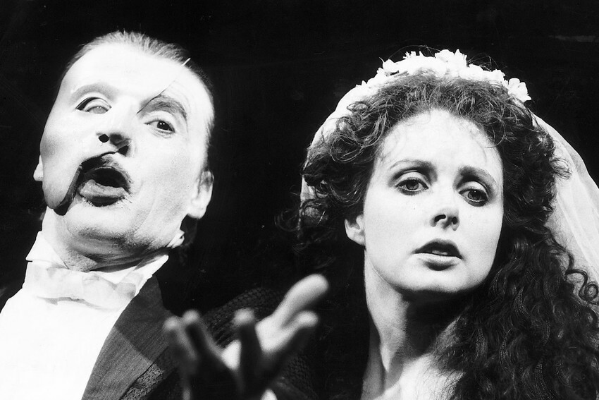 Michael Crawford Agus Sarah Brightman Phantom An Ceoldráma