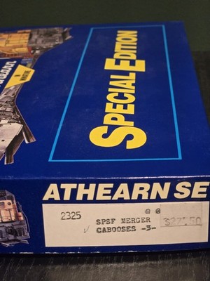Athearn 2325 HO SPSF Merger Caboose Set of 3 and 50' MDC/Roundhouse ...