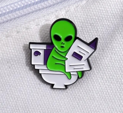 FUNNY ALIEN POOPING - PIN Metal Pin Badges Holiday Gift Kids Movie Mint ...