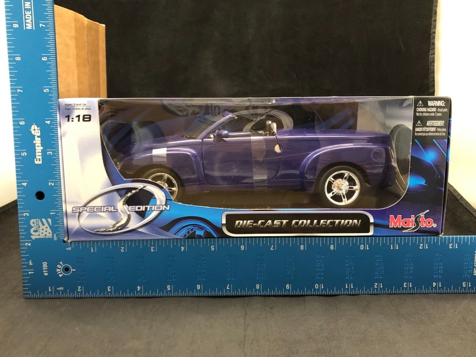 Maisto Special Edition 1:18 Scale 2004 Chevrolet SSR (Purple) in ...