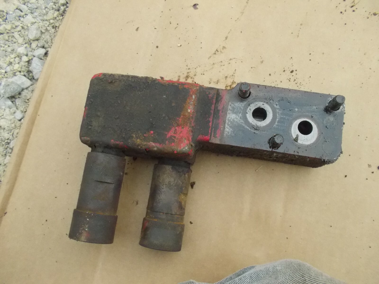 Farmall 460 560 Tractor hydraulic Left valve port block / quick ...