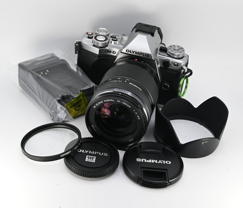 Olympus E-M5 Mark II - 101 shutter count w/ 14-150mm lens battery ...