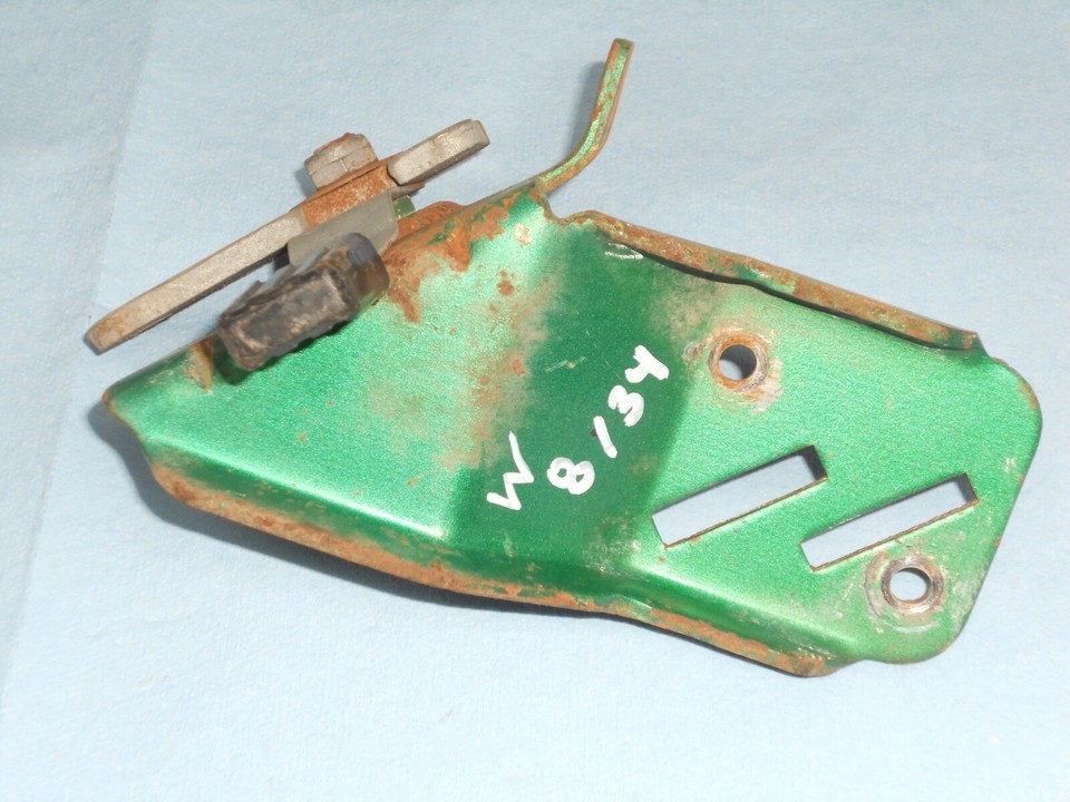 MTD Wizard 8hp 34 Inch Lawn Tractor Left Mower Deck Wheel Bracket 09082 ...