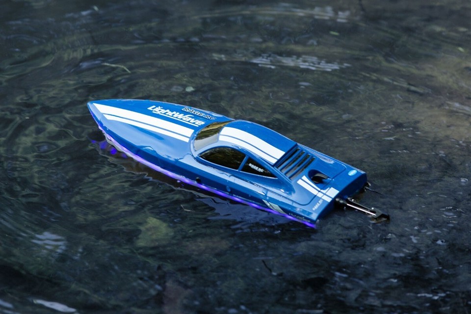 Rage RC LightWave Boat Electric Micro RTR Pool Racer Pond 2.4GHz 2s Fun ...