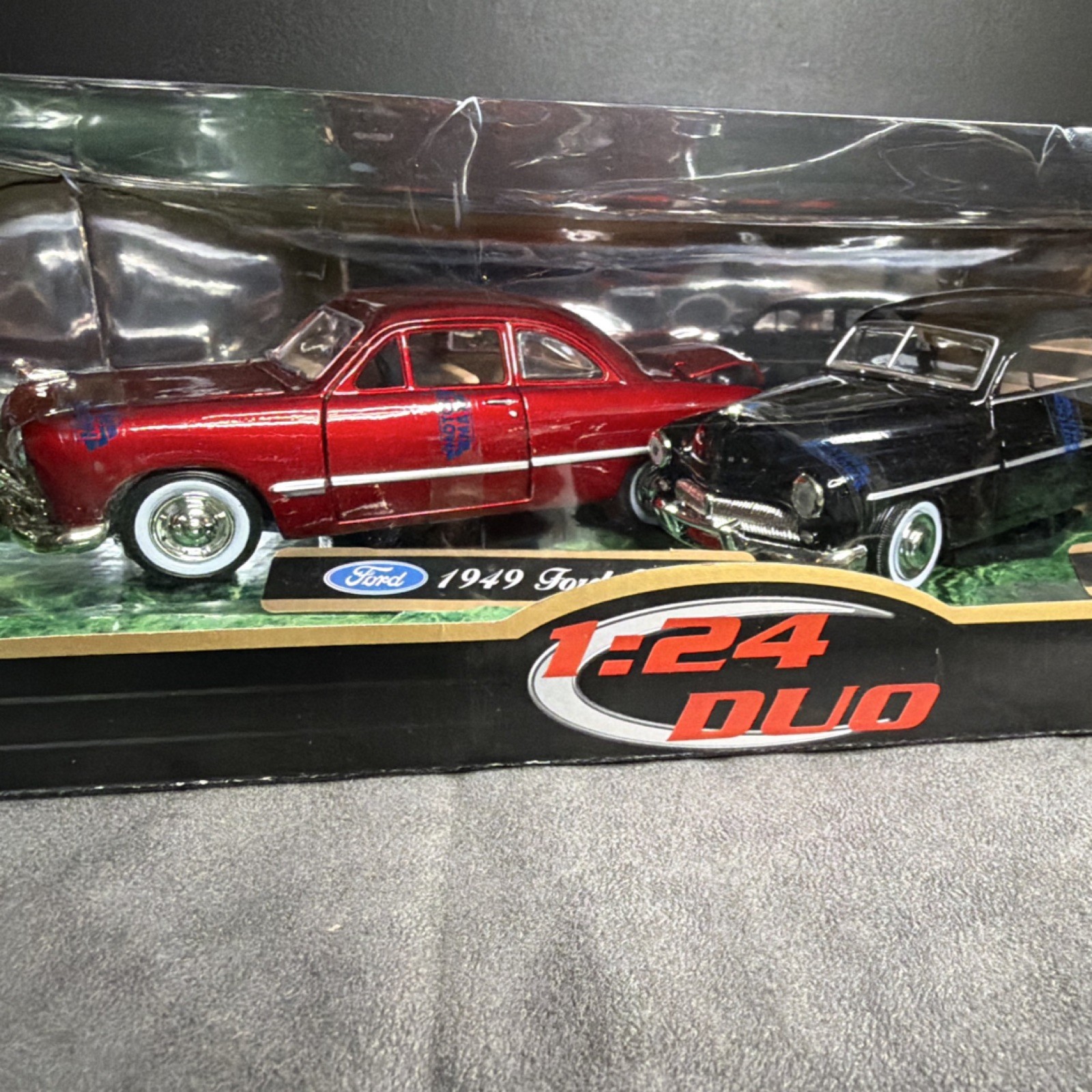MOTORMAX 1:24 Diecast Ford Coupe 1949 Red & Black DUO Series Car Set | eBay