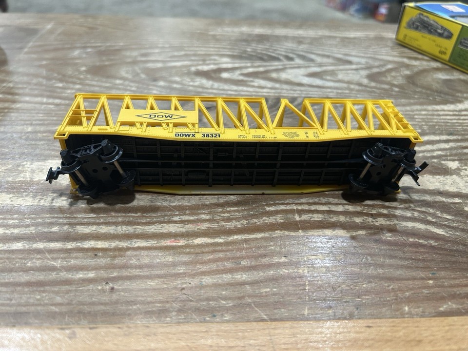 AHM HO Scale Dow Chemical Covered Hopper Car DOWX 38321 – Yellow – In ...