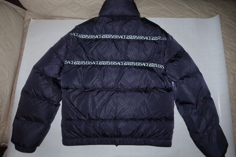 48 US M VERSACE Men REMOVABLE ARMS GRECA LOGO Down-Fill PUFFER JACKET ...