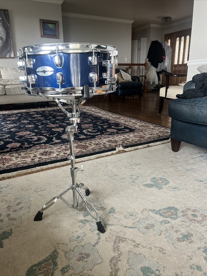 Blue snare drum-Lightly used-No damage-Comes with stand and case and ...