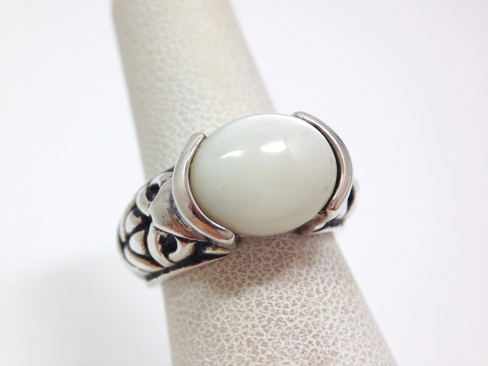 Modern DAVID SIGAL Oval White Mother of Pearl Ring Size 6 Sterling ...