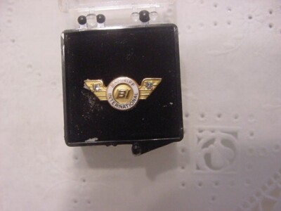 Braniff International Gold-tone 15 Yr. Service Pin 2 "Diamonds" New ...