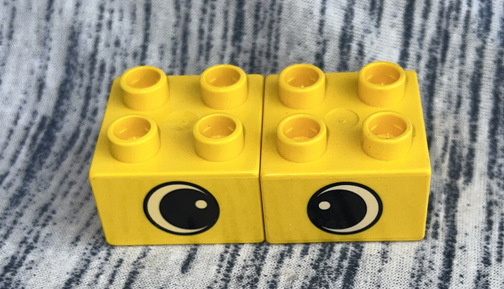 Lego Duplo Building Bricks Blocks Toy Yellow 2 x2 Bricks w/Eyes Lot of ...