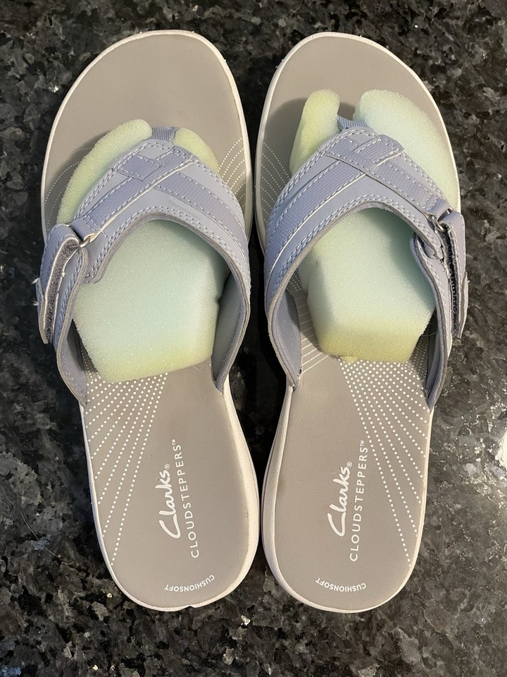Cloudsteppers by Clarks Womens Breeze Sea Thong Sandal 9 Medium ...