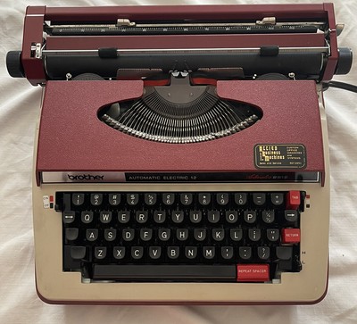 Typewriters & Word Processors - Automatic 12 Electric Typewriter
