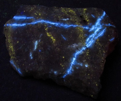 Aragonite "Lightning Bolts" Chondrodite Fluorescent Minerals Long Lake ...