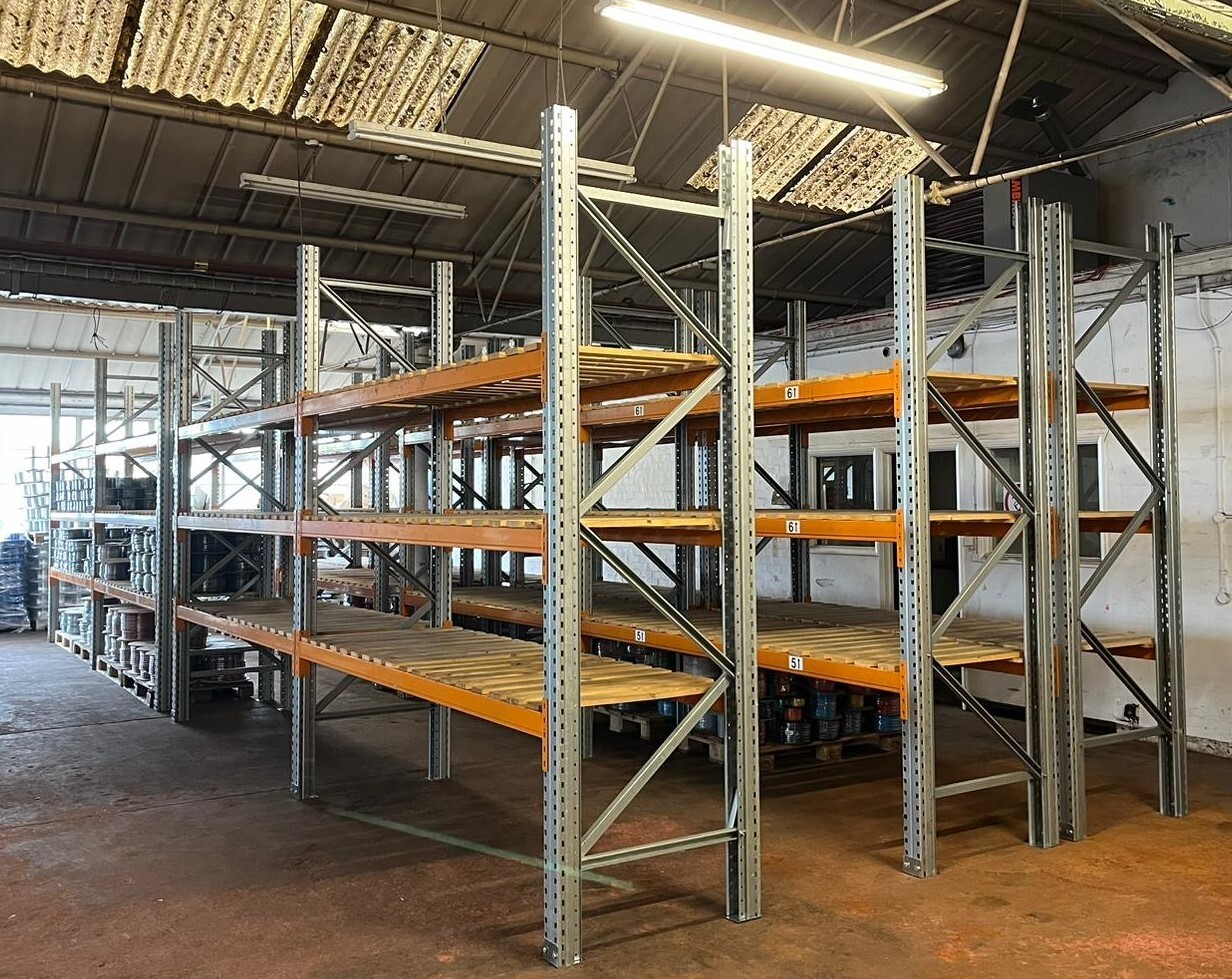 Warehouse Pallet Racking SSI Schaefer Custom Height 900mm D and 2700mm ...