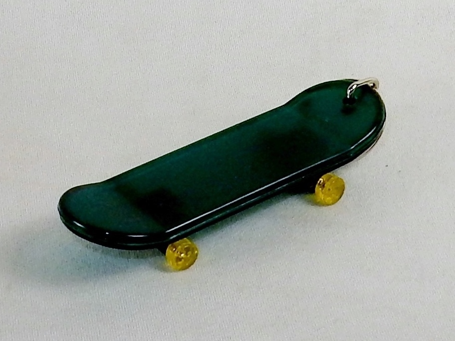 Lot of 12 Skateboard Key Rings, Choice Of White or Green, Realistic ...