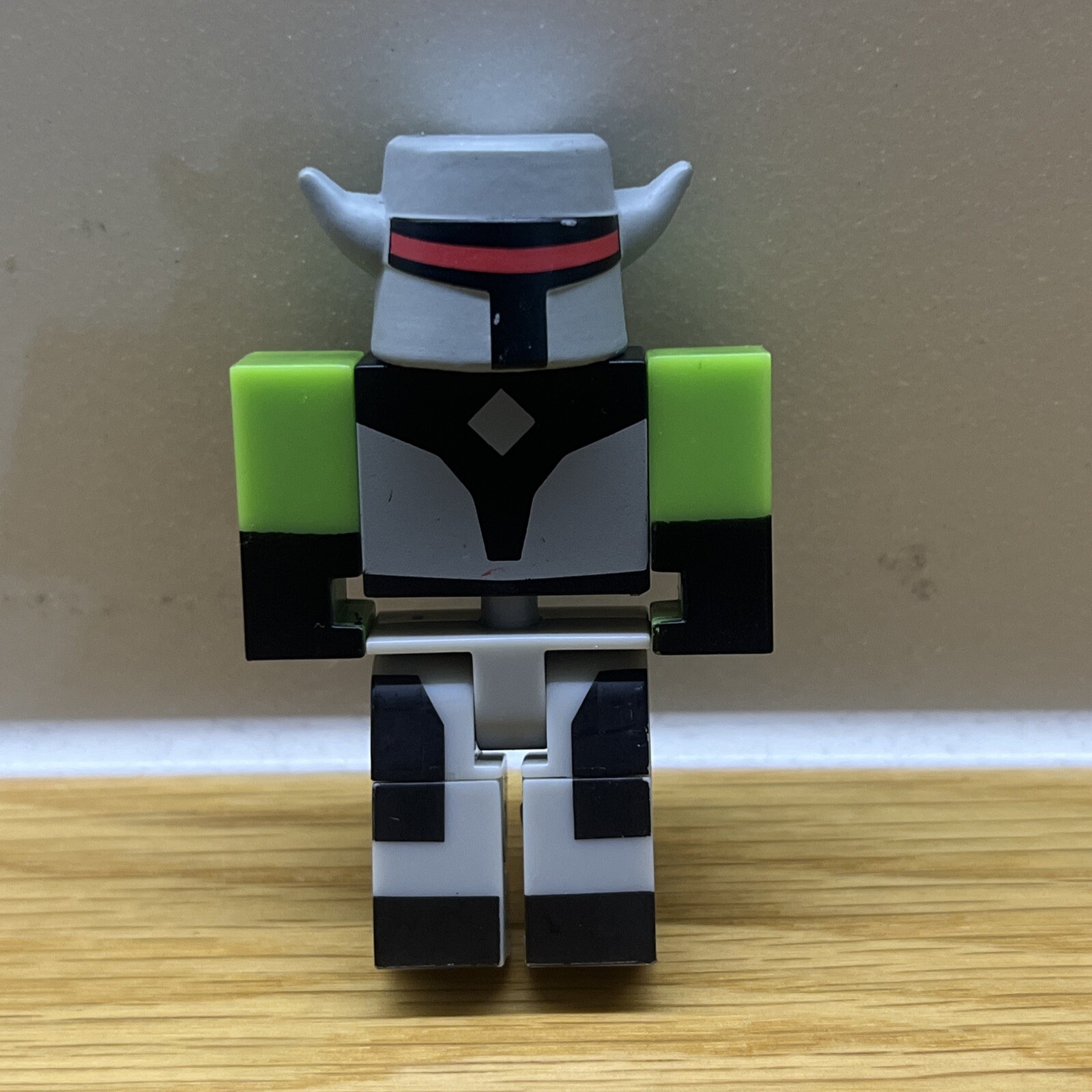 Roblox Series 10 - Tower Defense Simulator: Templar - Action Figure ...