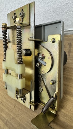 Fuji Fanuc Handle Disconnect CNC Machine ON OFF Switch Breaker Fuse G ...