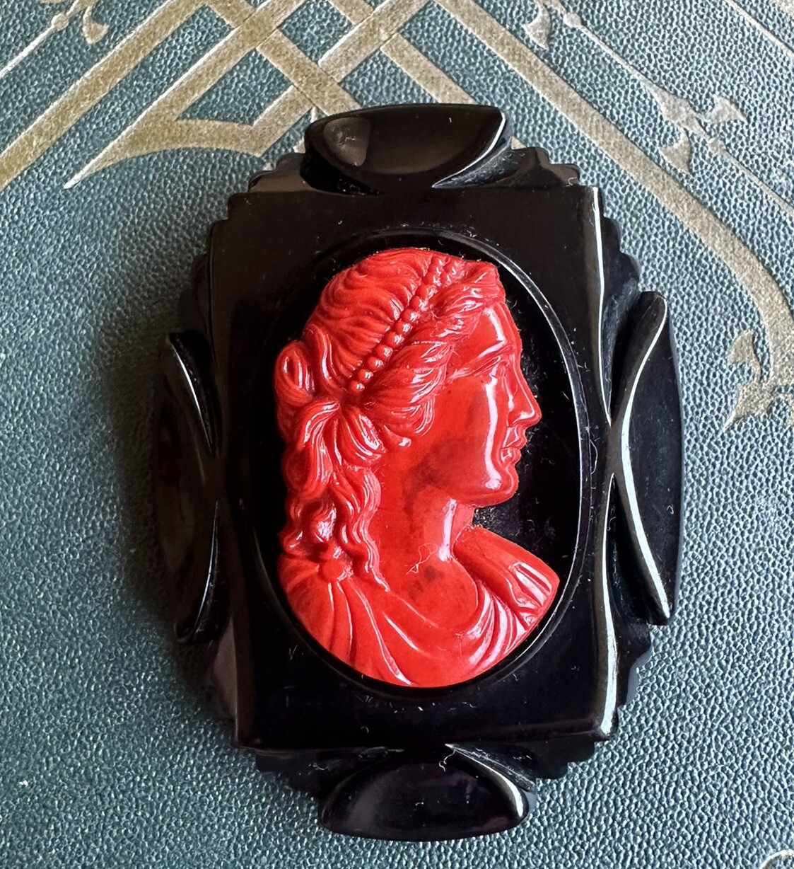 Rare antique 19th century molded jet red cameo pin br… - Gem