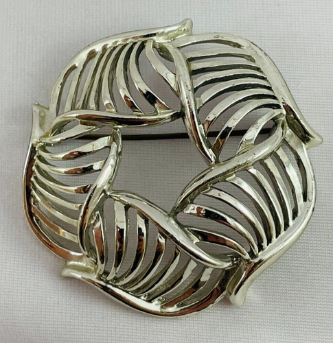 Vintage LISNER Brooch Pin Silver Tone Open Work Wreath | eBay
