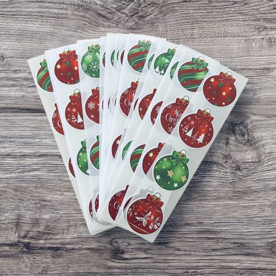 100 x CHRISTMAS BAUBLE Stickers Labels Decorating Present Seals Xmas ...