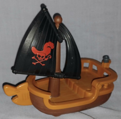 Disney Jake And The Neverland Pirates Small Pirate Ship Hooks Battle ...
