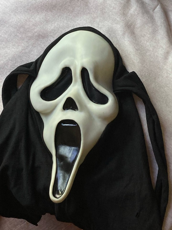 Fun World Div Gen 1 Second Dimple Cotton Shroud Glow Ghostface Mask | eBay