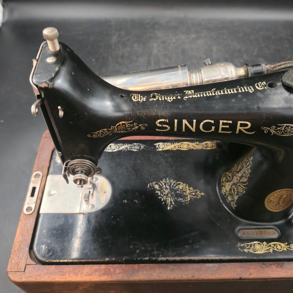 1928 Singer Electric Model 99 Sewing Machine Bentwood Case, Lever, and ...