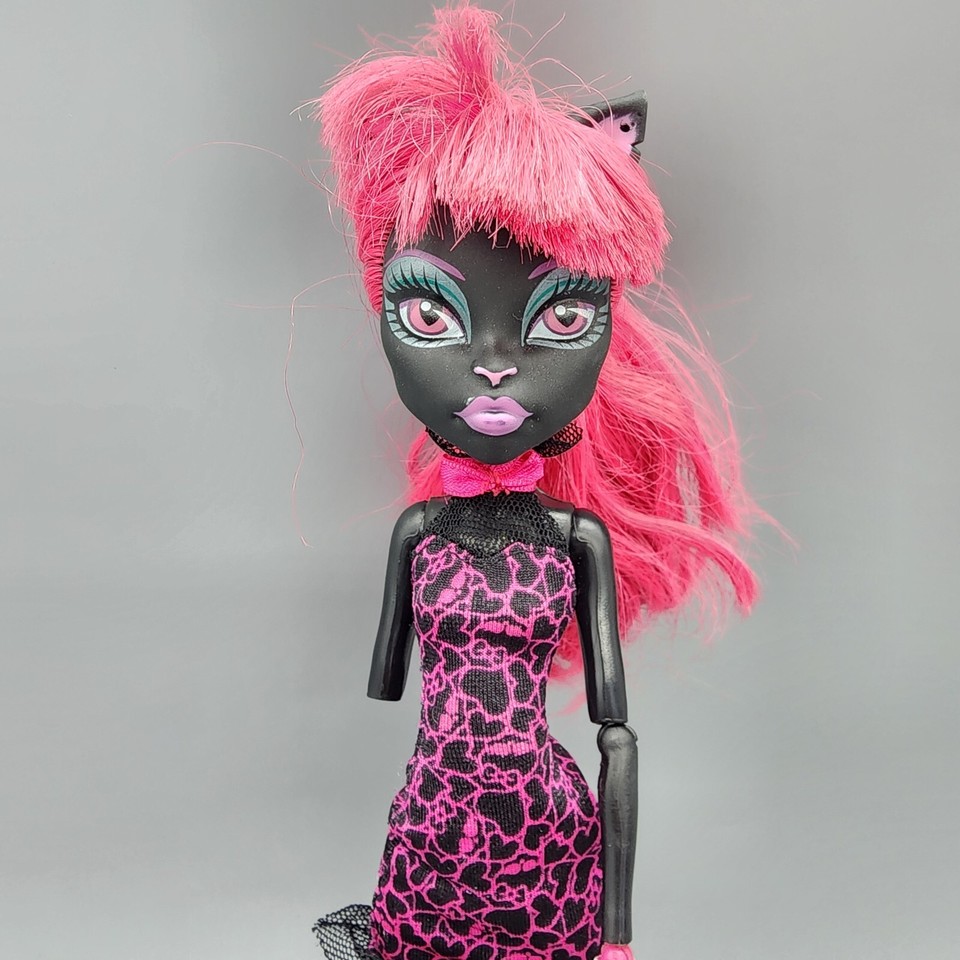 Monster High Doll Catty Noir Pink Hair Black Skin Tail Pink Dress 28cm ...