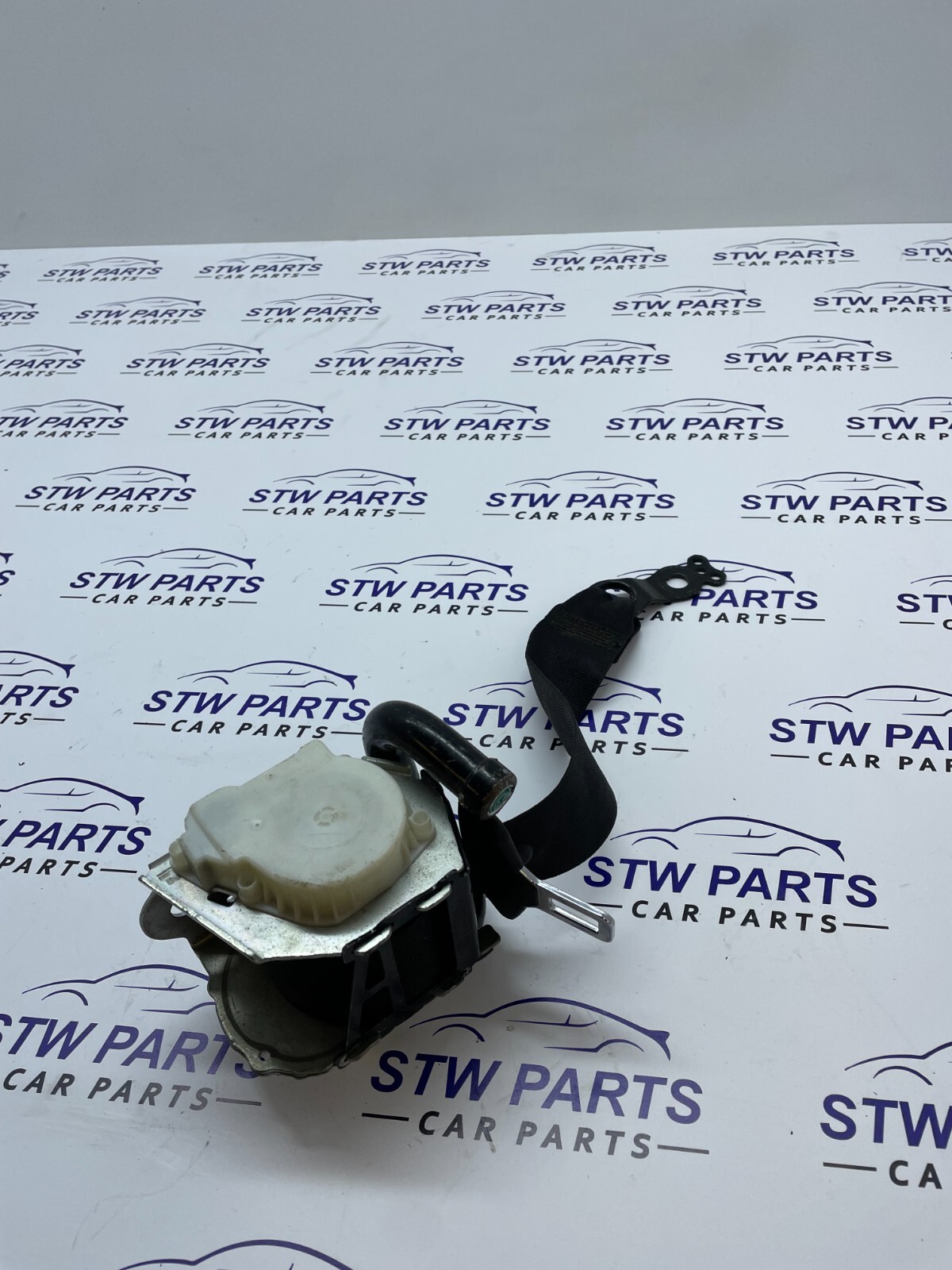 MERCEDES BENZ W205 C CLASS REAR LEFT SEATBELT 2058600585 | eBay