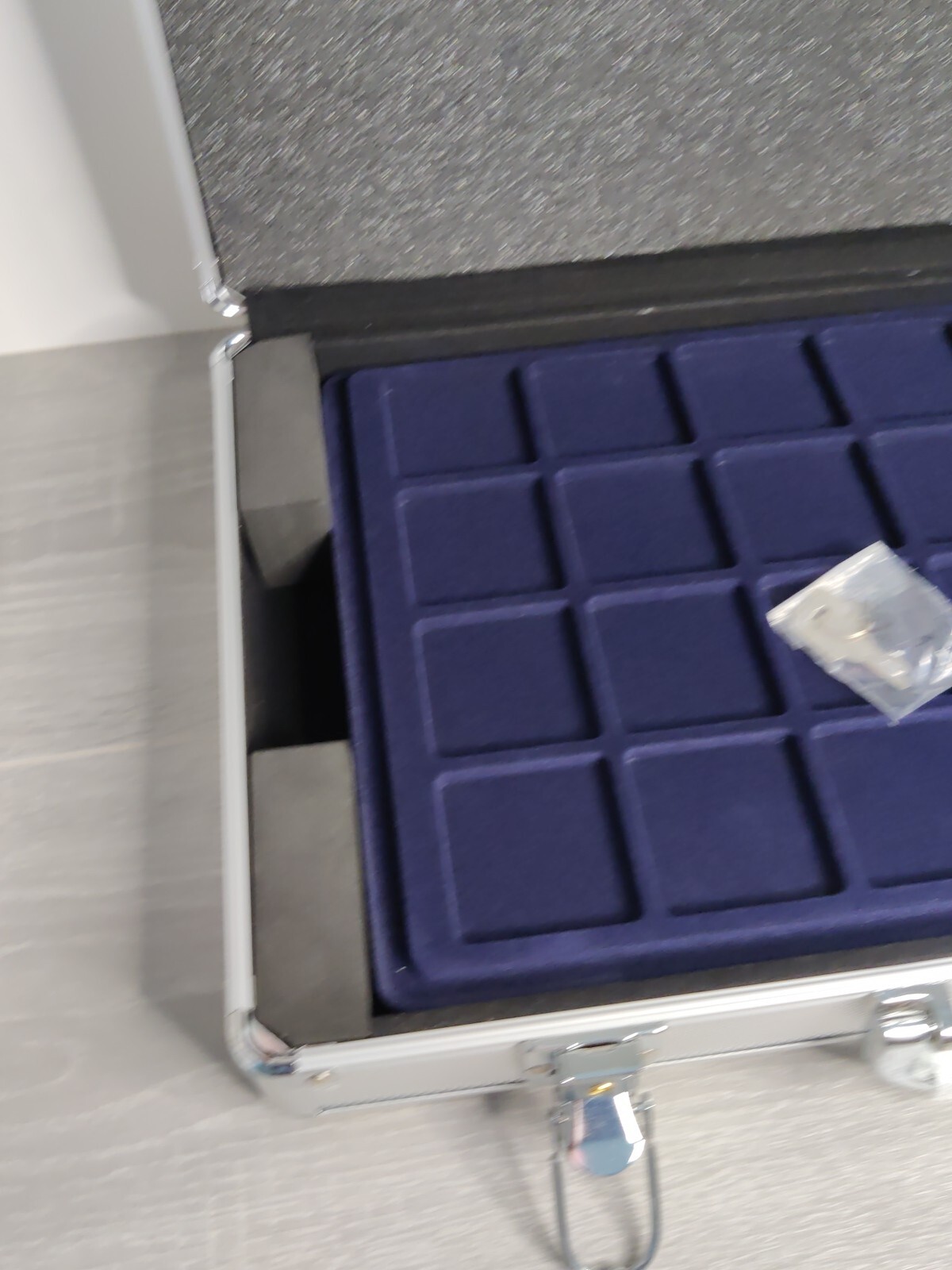 Lidl Lockable Aluminium Coin Display Case With 5 Velour Trays and 2 ...