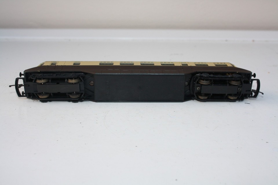 LIMA OO GAUGE GWR DIESEL RAILCAR LOCOMOTIVE BROWN/CREAM No.22 SPARES OR ...