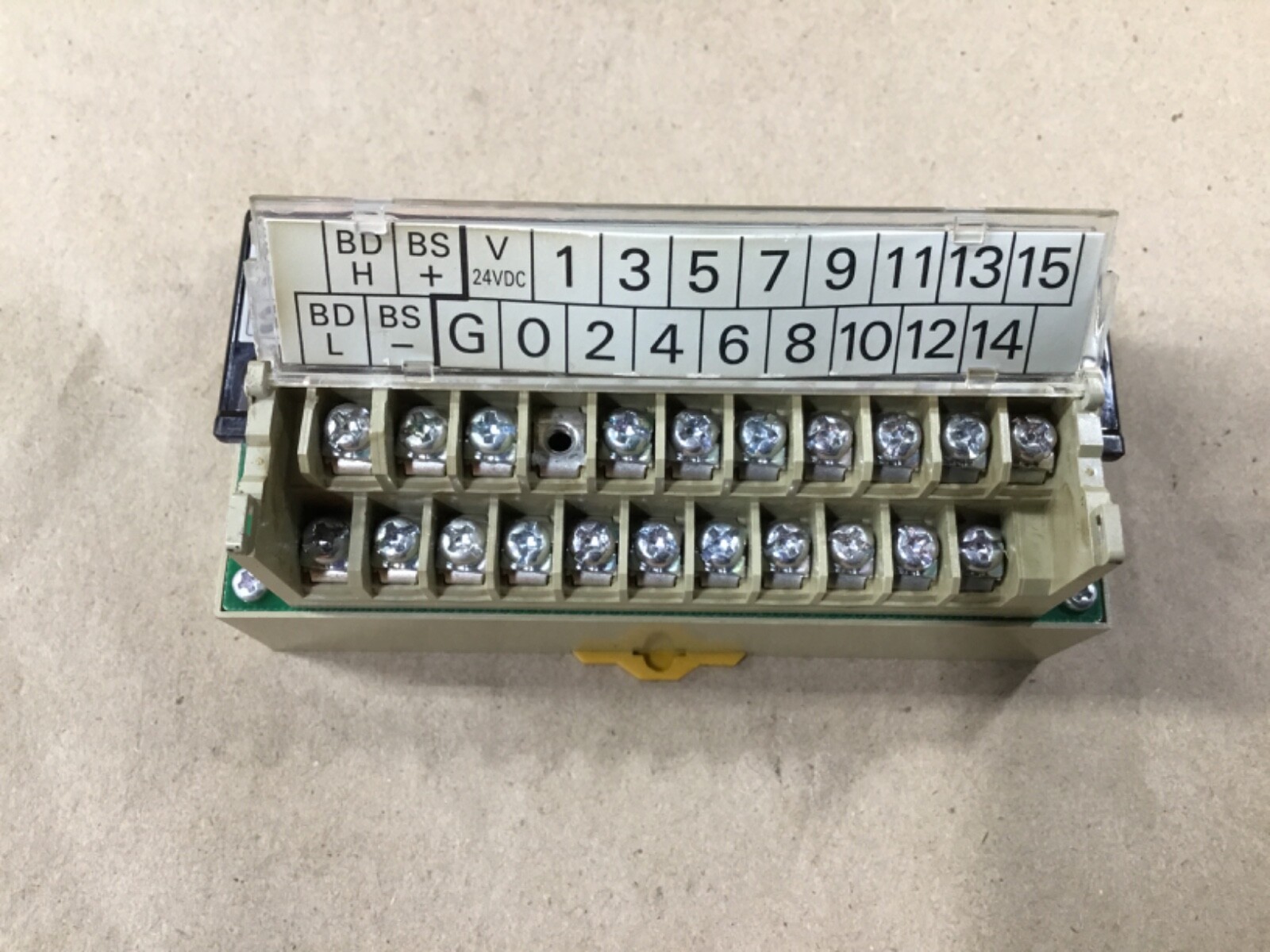 Omron Remote Terminal Block 24VDC Output SRT2-OD16 #46D30*AD | eBay