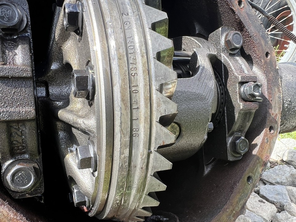 REAR DIFFERENTIAL 81-87 Chevy 20 REAR AXLE 4.10 GT5 G80 Semi Float 14 ...