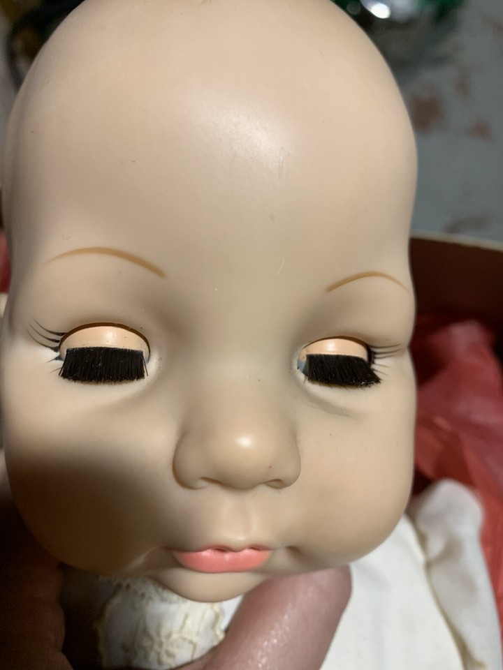 Vintage Madame Alexander Victoria 18” Sleepy Eyes Baby Doll Cryer Box ...