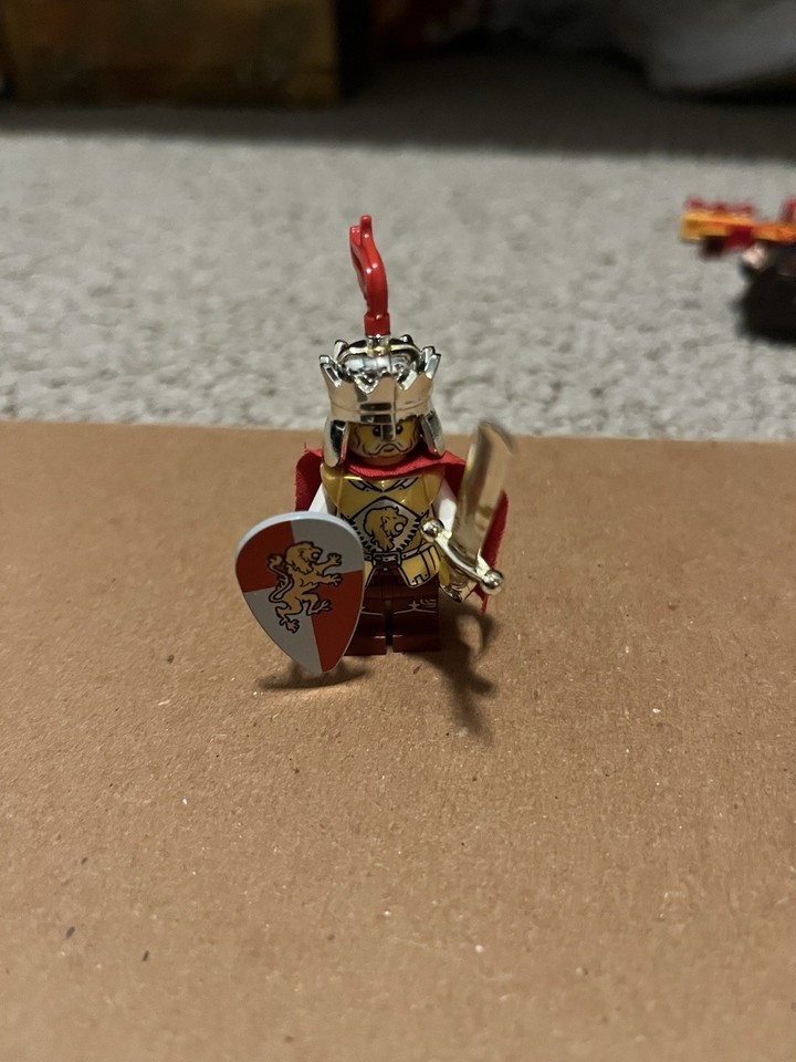 Red Lion King Knight Lego Gold Sword Gold Helmet Large Lion Sheild ...