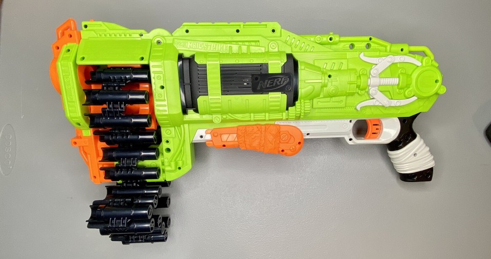 Nerf Zombie Strike Ripchain Dart Gun with Chain Machine Gun And darts ...
