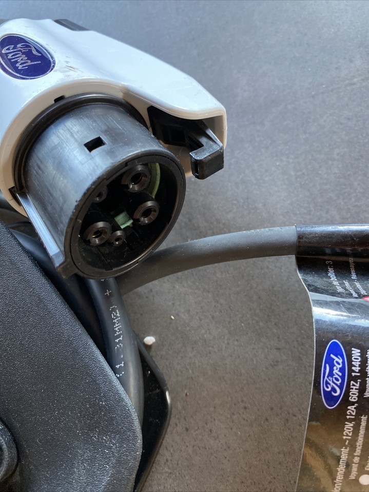Ford C-Max Fusion Escape Focus PHEV EV Charger charging cable plug-in ...
