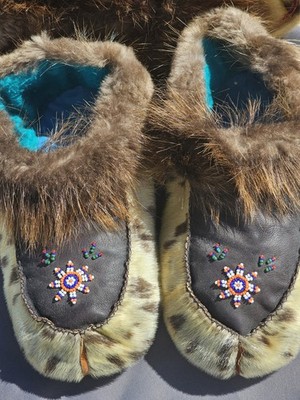 Vintage Inuit Mukluks Slippers Beaded/spotted seal fur ALASKA NATIVE 11 ...