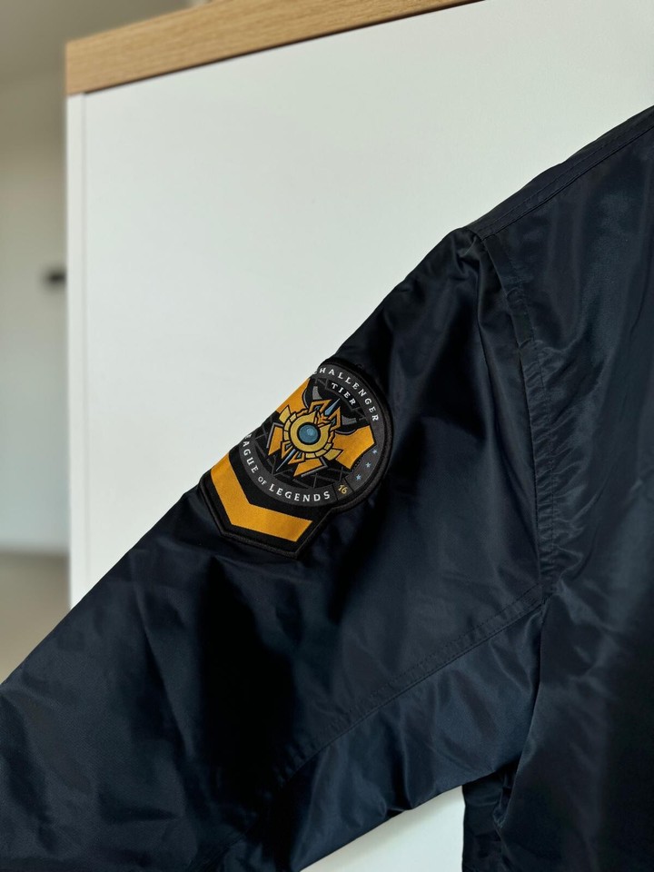 League Of Legends 2016 World Championship Challenger Jacket LoL (Medium ...