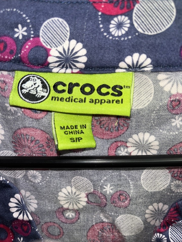 CROCS WOMENS SCRUB TOP SIZE S/P BLUE FLORAL EUC | eBay