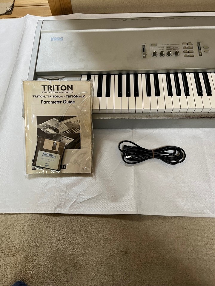 KORG TRITON pro X 88Key Synthesizer keyboard workstation JUNK 1 day ...