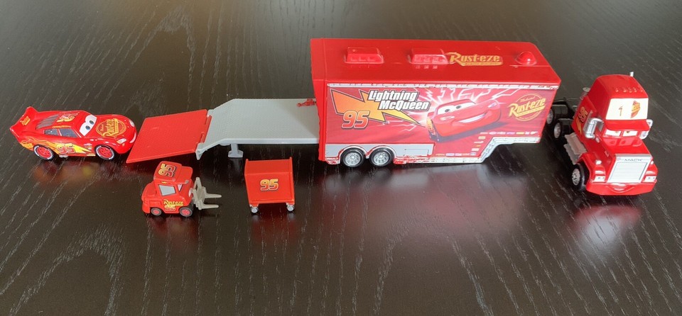 Disney Cars Diecast Mack Hauler Lighting McQueen & Not Chuck Pitty 1:55 ...