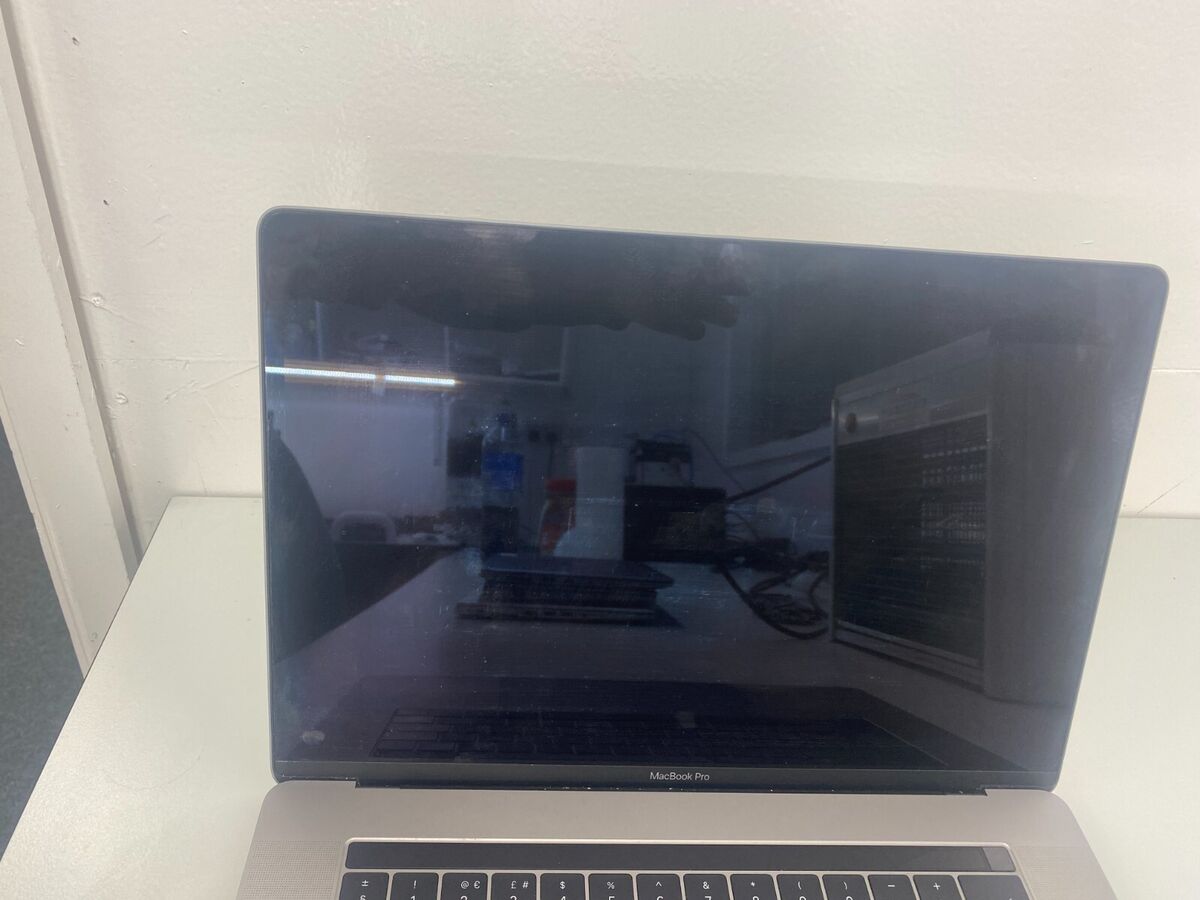 Macbook Pro 15 inch 2016 - Apple - Core i7 - 2.7ghz - 16GB Macbook Pro 15 inch 2016 - Apple - Core i7 - 2.7ghz - 16GB