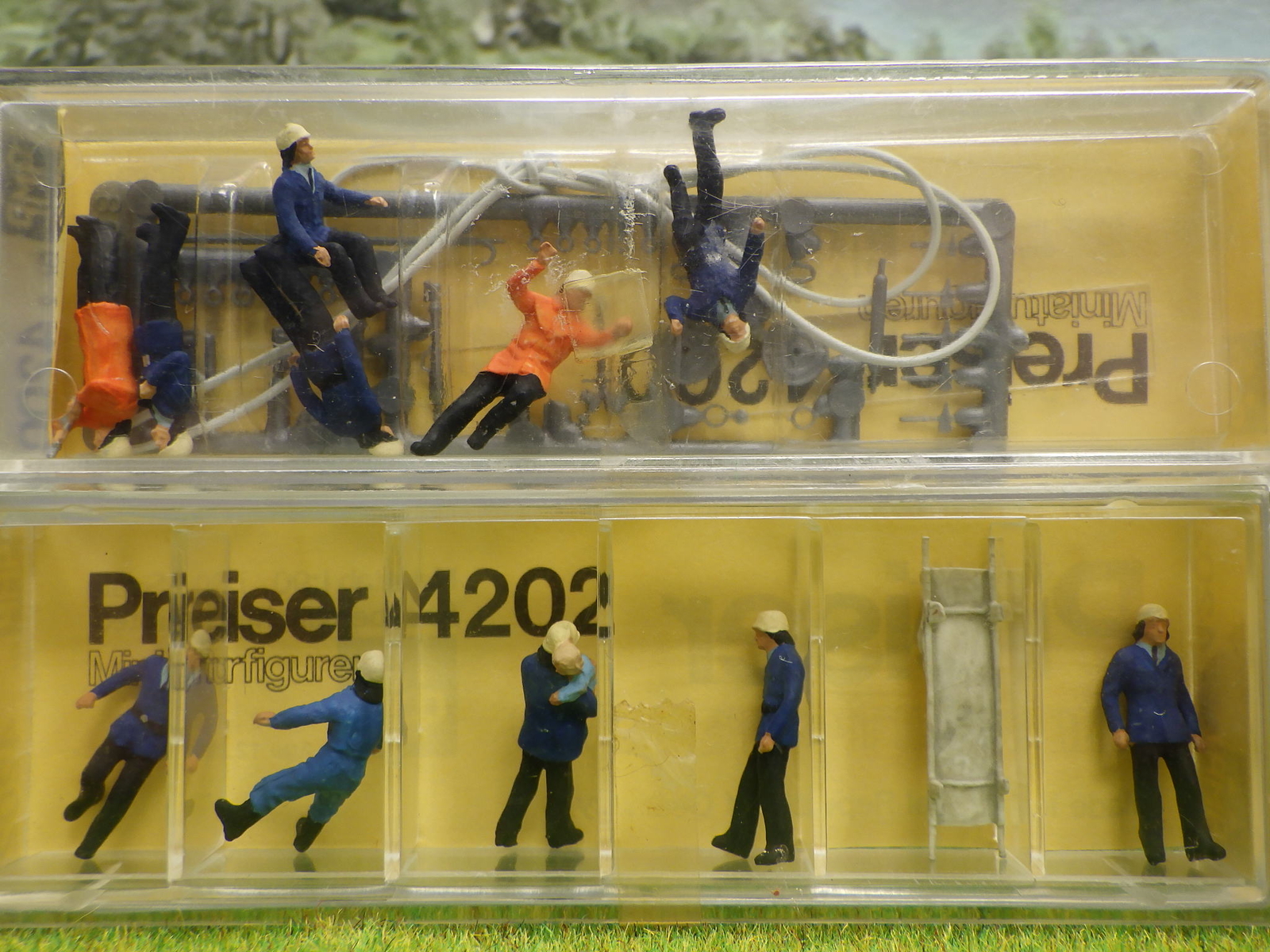 Preiser 4207 etc H0 Konvolut Figuiren Sets Feuerwehr Polizei 4 Stk (JW ...