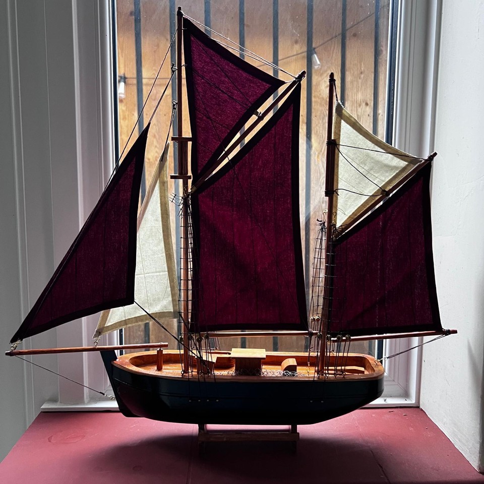 Brixham Trawler Model Yacht, Classic Fishing Boat Replica for Nautical ...